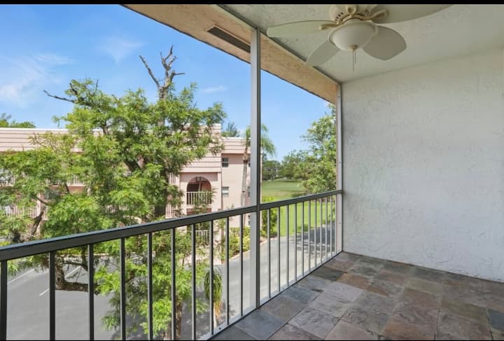 Sunny Serenity Stay In Beautiful Naples - Naples, FL