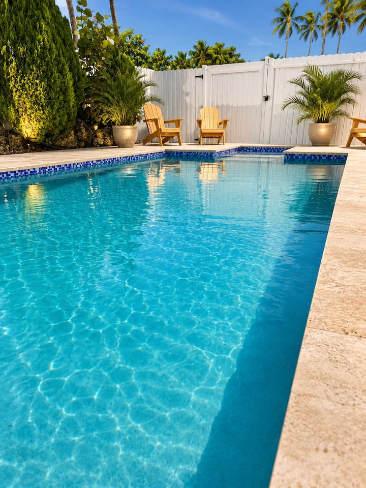 Large Suite In Central Miami With Private Entrance - Miami, FL