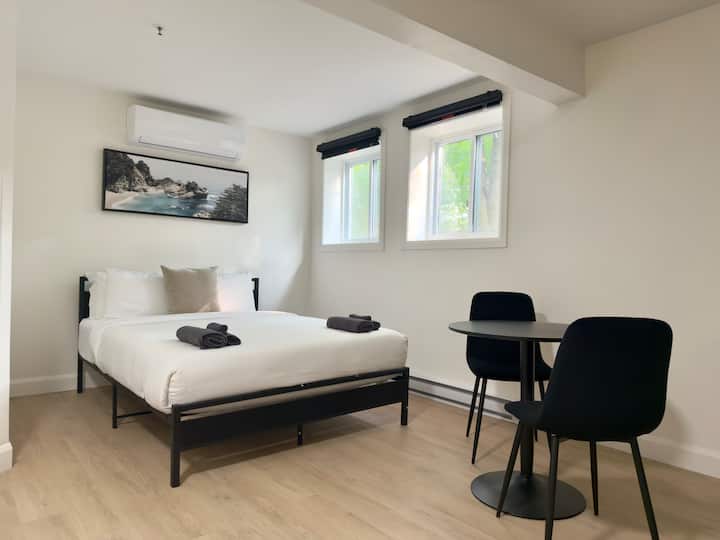 Loft Meublé, Simple Et Confortable Avec Parking - Quebec City