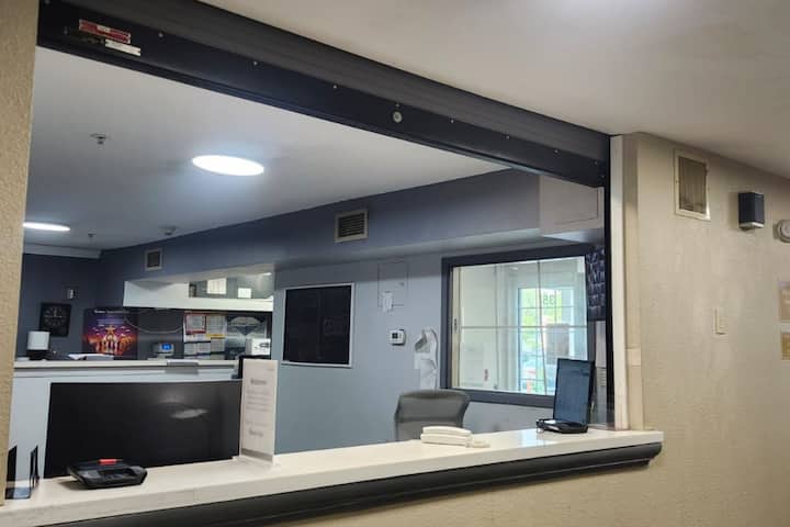 Coratel Msp-luxury Queen Studio Kitchenette Ns - Bloomington, MN