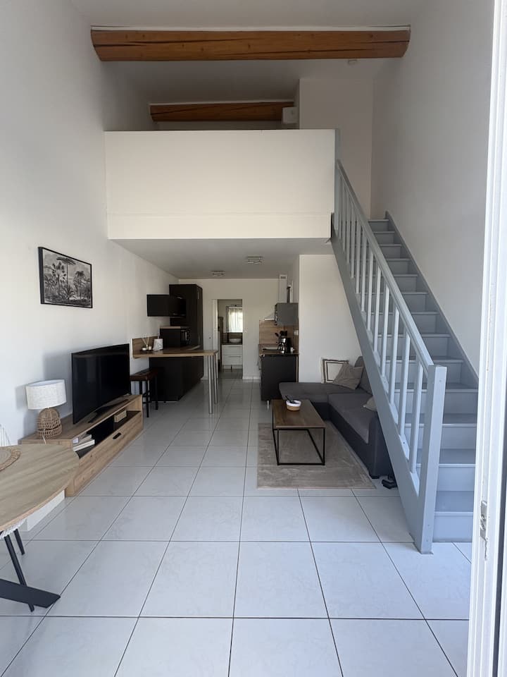 T2 35m² Avec Terrasse, Parking, 10 Min Plage - Fos-sur-Mer