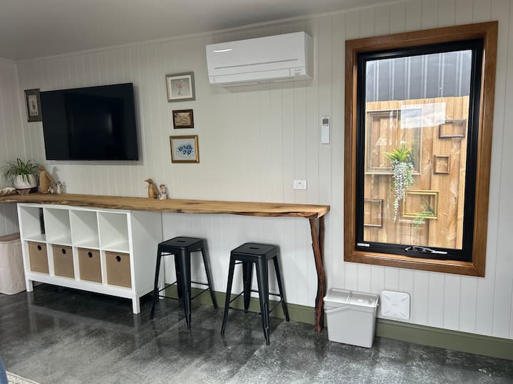 Sunset Hideaway: A Cosy Haven With Bunny Cuddles - Tasmania