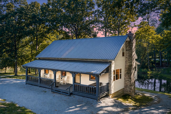 Peaceful Pondside Stay With Cozy Spaces + Porches - Crossville, TN