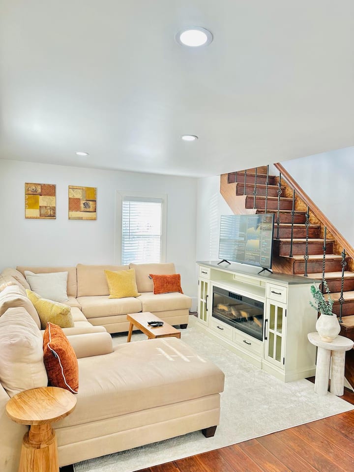 New & Cozy 3br Retreat | Sleeps 6 | Free Parking ! - Alexandria, VA