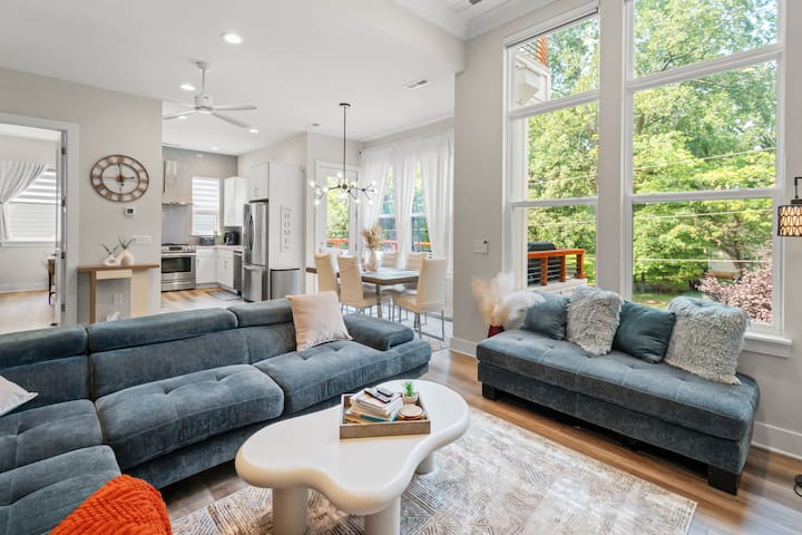 Modern Uptown Retreat | Hot Tub & Game Room - Charlotte, NC
