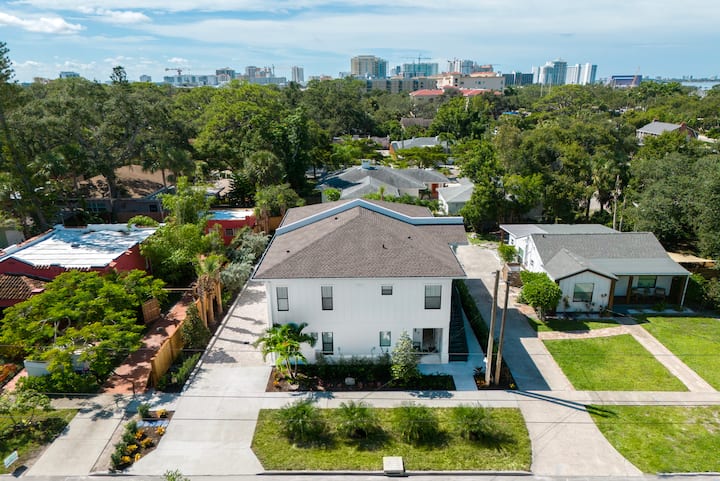 Ringling Duo Suites - Downtown Sarasota, Sleeps 12 - Sarasota, FL