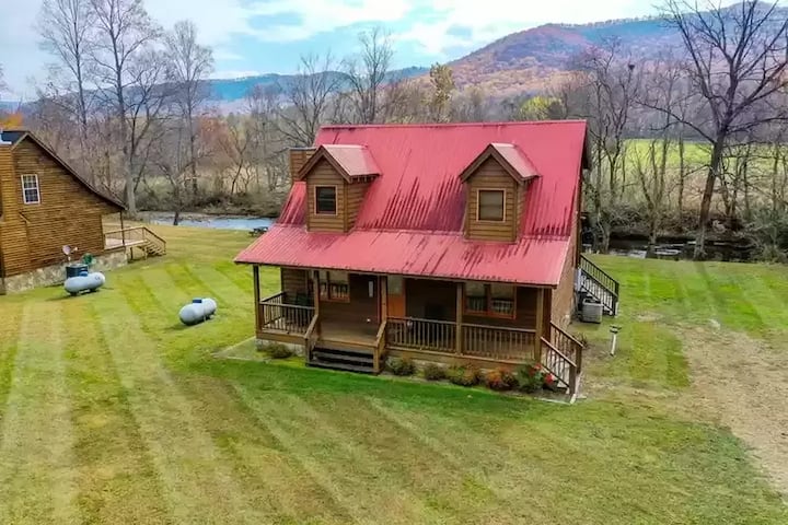 Creekside 3br W/fire Pit And Hot Tub! Peaceful! - Cosby, TN