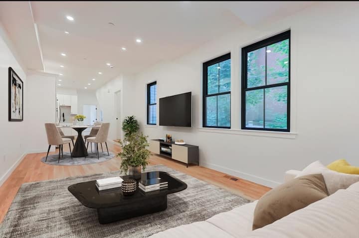 3br Tufts Townhouse | Walk To T | Free Parking - Somerville, MA
