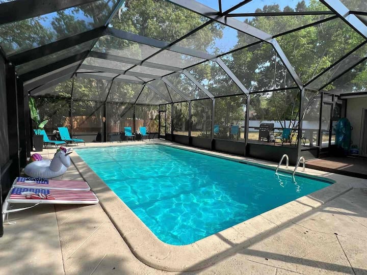 Private Tropical Oasis-huge Pool & Guest House - Largo, FL