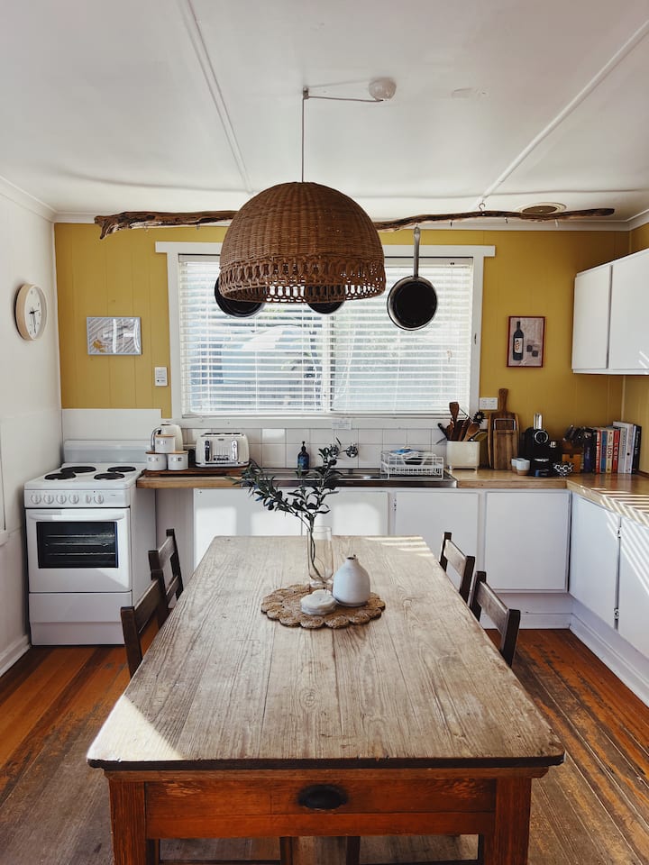 Waterfront Family Shack ‘Alkira’ - Bruny Island