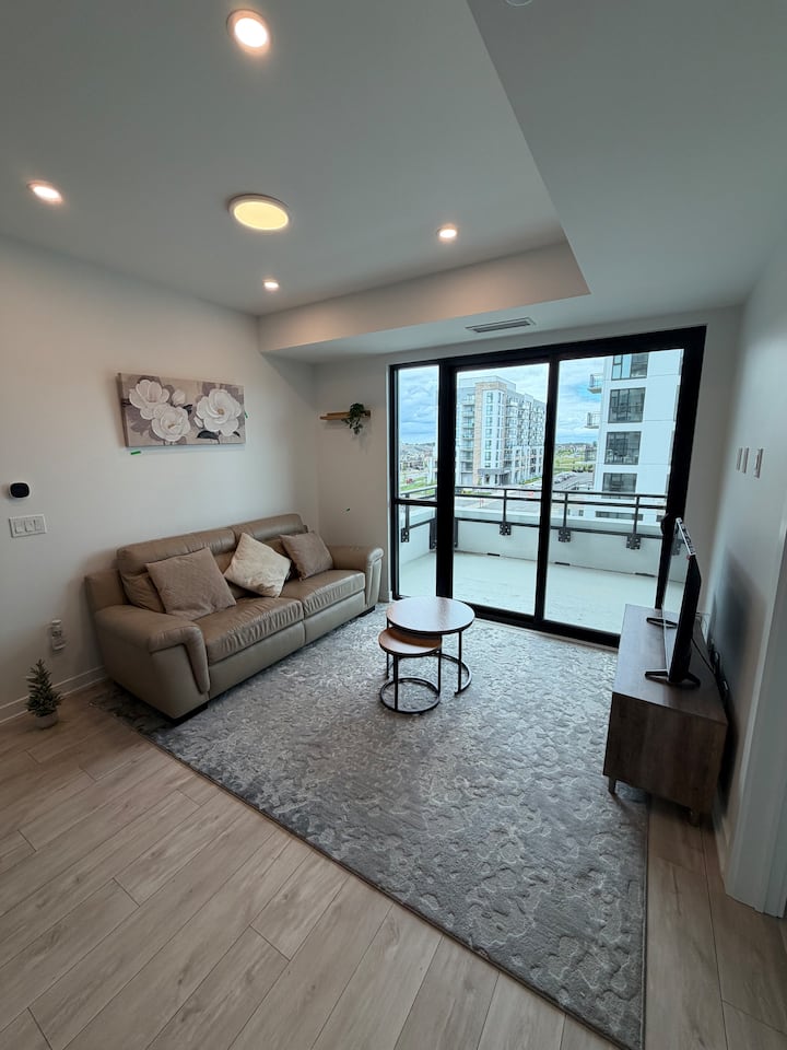 Modern Luxury Condo | Free Parking | Near Toronto - Milton