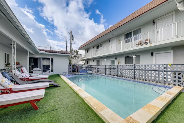 Sunny 2 Bed/2bath A Mile From The Beach! - Pompano Beach, FL