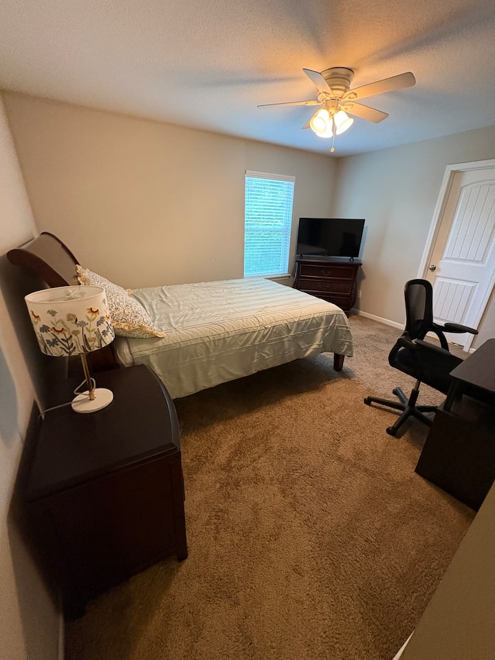 Walk To Mizzou & Hosp\private Bath\free Parking. - Columbia, MO