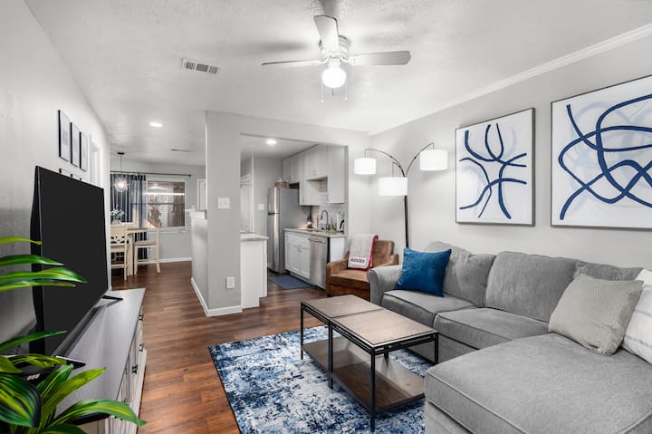 Maykin Memories | Aggieland Townhome Near Tamu - College Station, TX