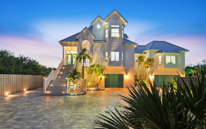 The Pearl Sunset Haven | Luxury Spa Retreat - Madeira Beach, FL
