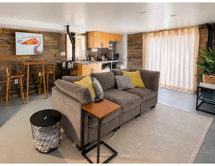 Spacious Suite | 5-min Walk To Psns - Port Orchard, WA