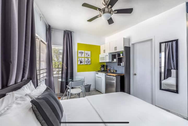 Modern Central Apartment In South Beach - Miami Beach, FL
