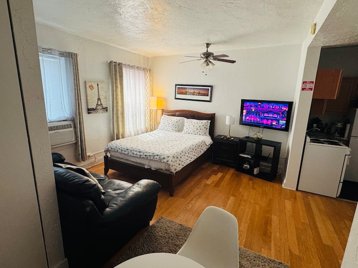 Great Location!!-12 - Chicago Loop - Chicago