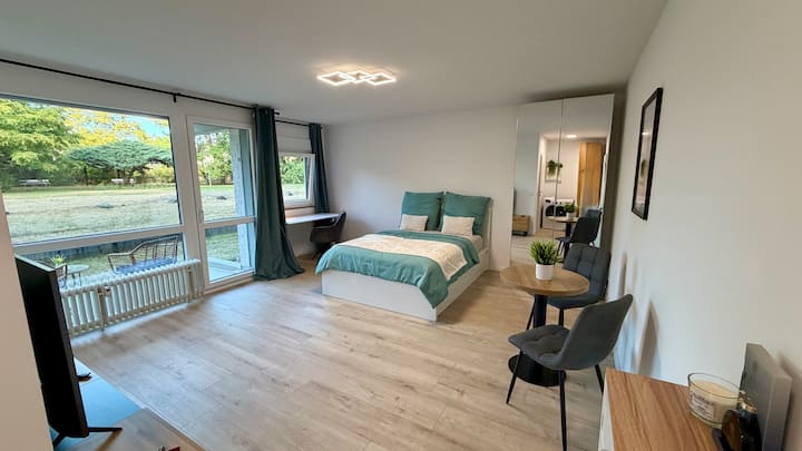 Modern Studio With Private Terrace - Düsseldorf