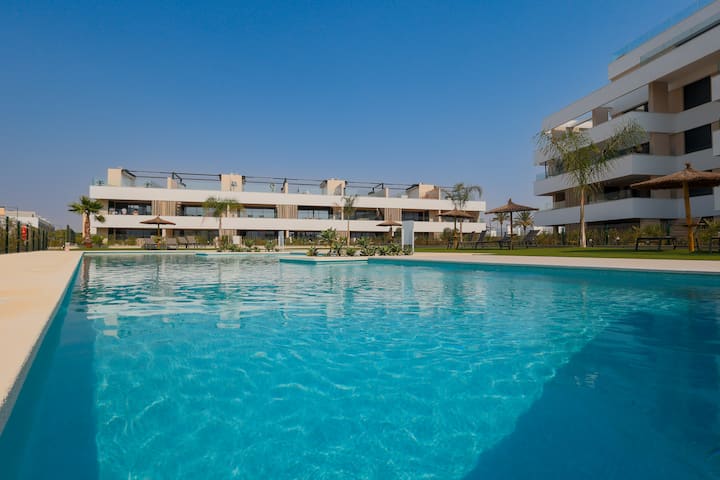Luxury 3br Bungalow With Lagoon & Pool Access - Cartagena, Spain