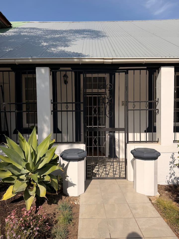 Stylish Heritage Home In Somerset West - Somerset West