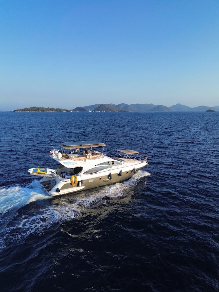Göcek'te Azimut Motoryat - Göcek