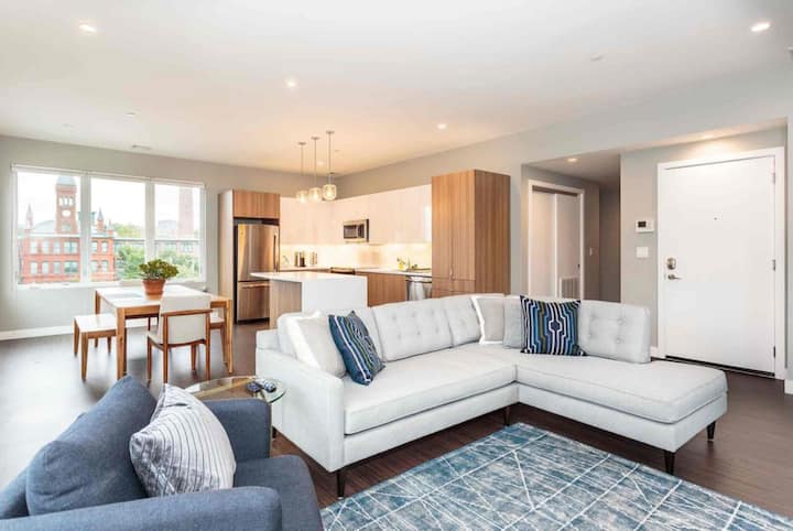 Super Modern 3 Bed In Waltham - Wellesley, MA