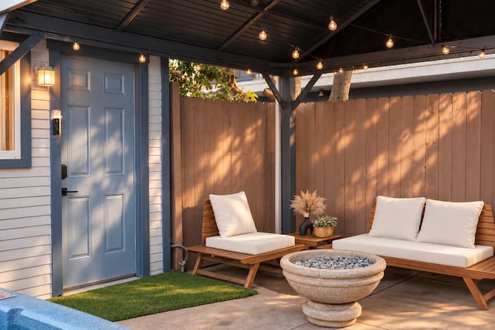 Private Backhouse W/ Movie Theater - Pasadena, CA