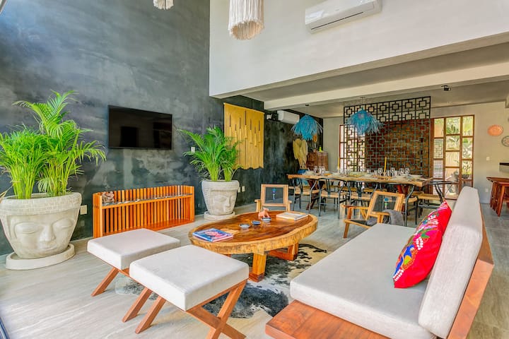 Charming 5br Villa With Pools & Rooftop - Tulum