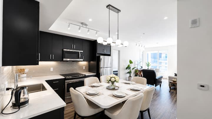 Luxury Suite | King Beds Fast Wifi Netflix - Florence Avenue – Los Angeles