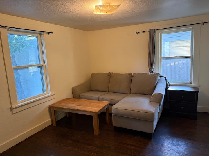 Cozy 2 Bedroom, Minutes From Downtown. - Wichita, KS