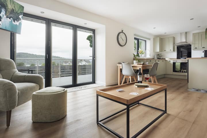 Newly Renovated Rushton Retreat - Lake Views - Ambleside
