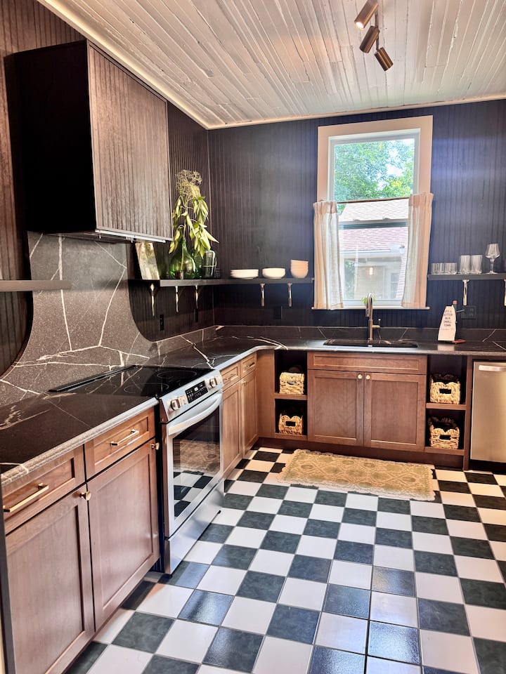 Not Your Nanna's Cottage - Franklin, TN