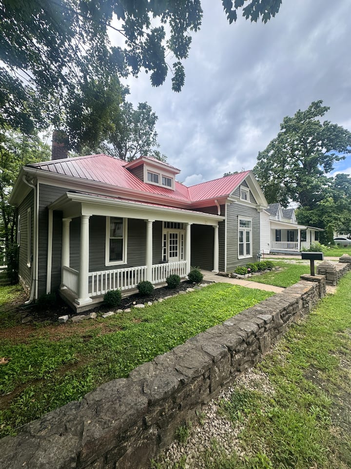 Not Your Nanna's Cottage - Franklin, TN
