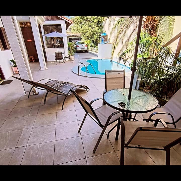 Kitnet Praia Grande Com Hidromassagem E Piscina - Praia Grande