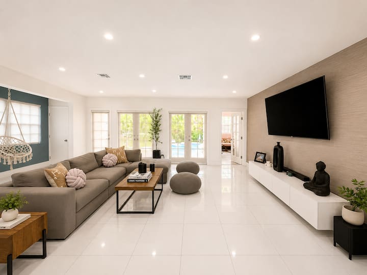 Luxury Miami Home 14+ Ppl - Miami Shores, FL