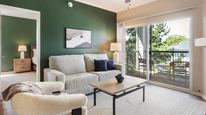 Landing | Modern 2bd, Yoga Studio, Gym - Lakewood, CO