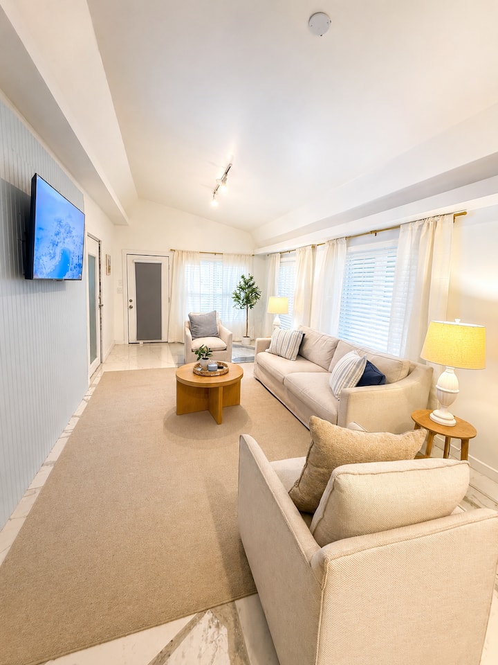 Lakefront Studio Near Universal & Sea World - Winter Park, FL