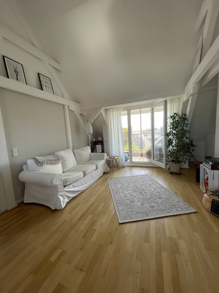 Helle Dachwohnung Mit Balkon | Köln-lindenthal - Cologne