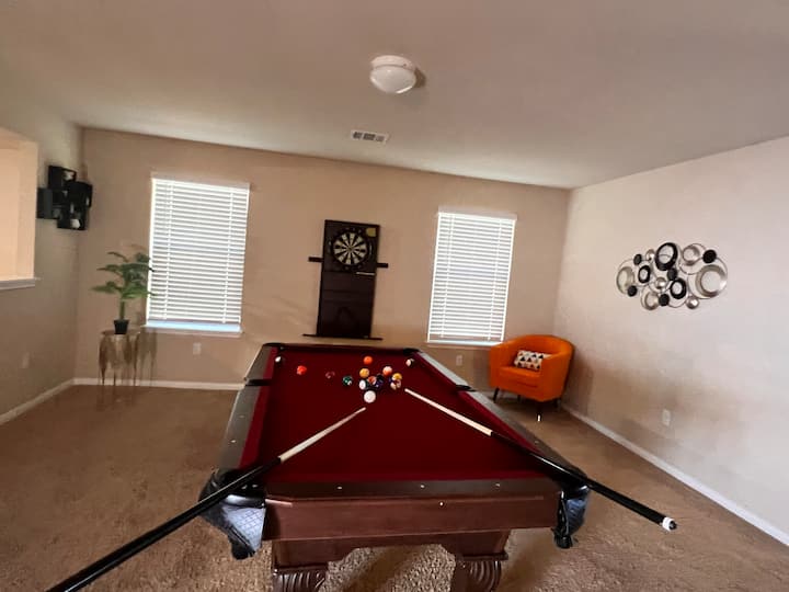 Kyle Home | King Bed + Foosball + Fenced Yard - Buda, TX