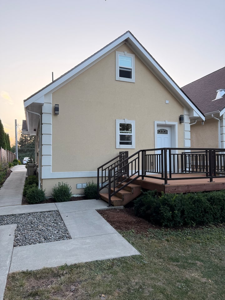 Central Location | Free Parking | Workspace - Puyallup, WA