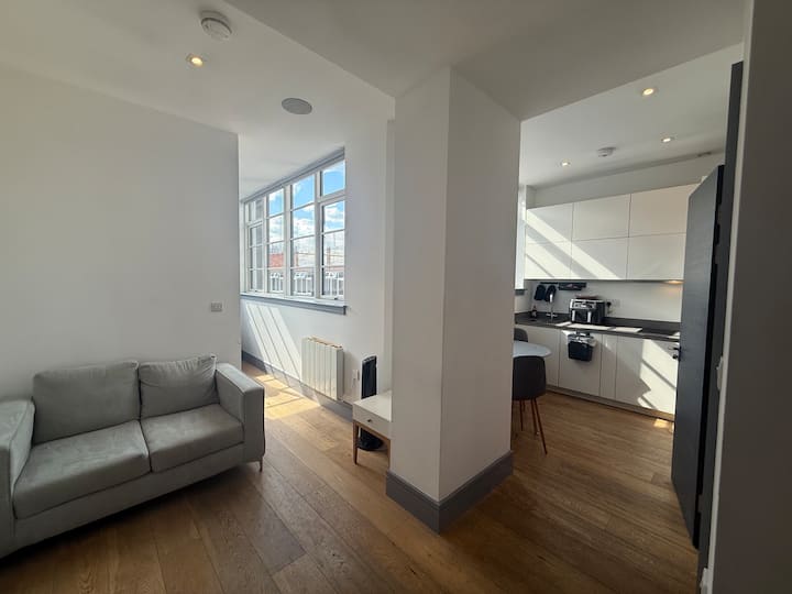 Bright Spacious Studio - 1 Stop From Bank - 런던