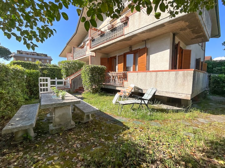 300mt Dal Mare, Appartamento Con Giardino - Massa