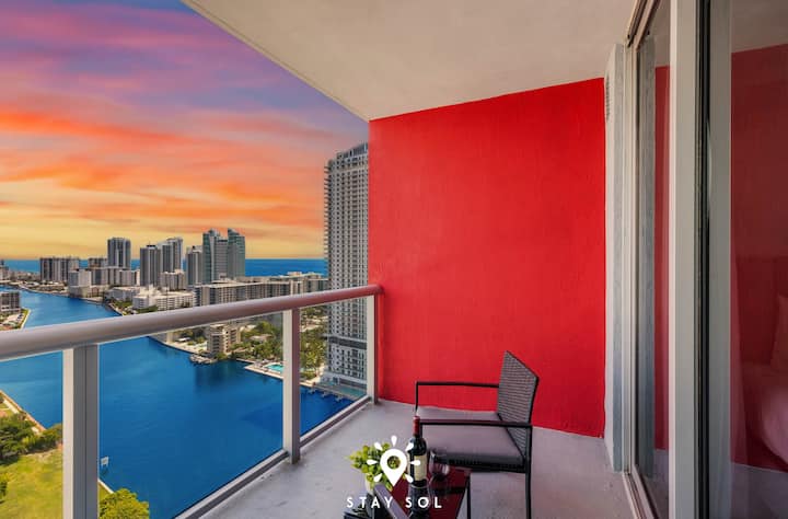 High-floor Studio W Stunning Marina Views - Hallandale Beach, FL