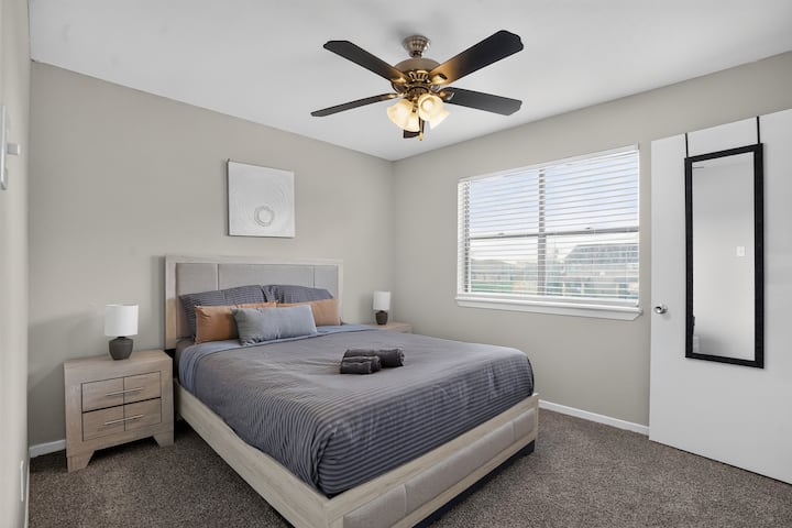 Regency Place | Cozy 2br For Work & Rest - Beaumont, TX