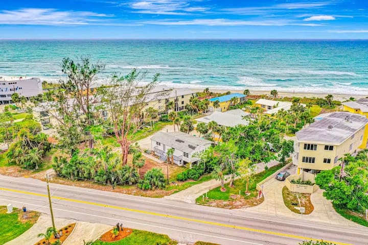 Sunny Beach Stay - Beach Barracks - Manasota Key, FL