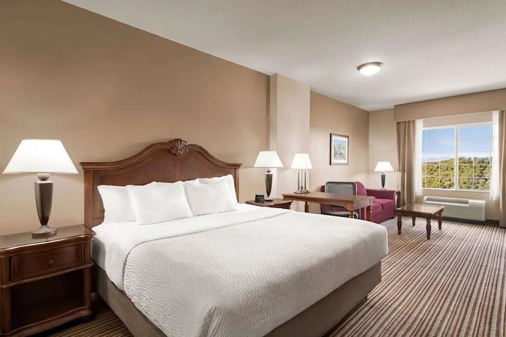 Mountain Suite | La Quinta Trinidad | Indoor Pool - Trinidad, CO