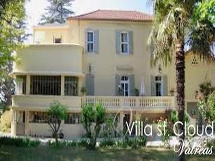 Maison De Vacances Valréas Pour Quatorze Personnes - Valréas