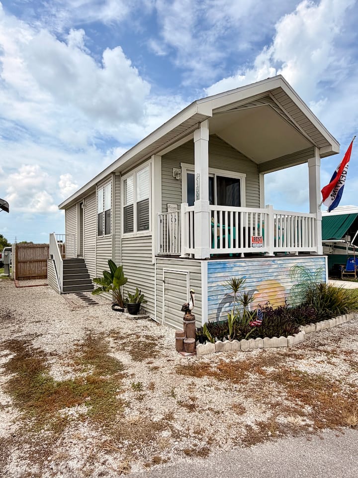 Coastal Cottage Near Beach - Fort Myers Beach, FL