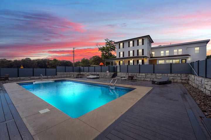 Luxury 8/8 Mansion Heated Pool, Hottub, Game House - Tannersville, PA